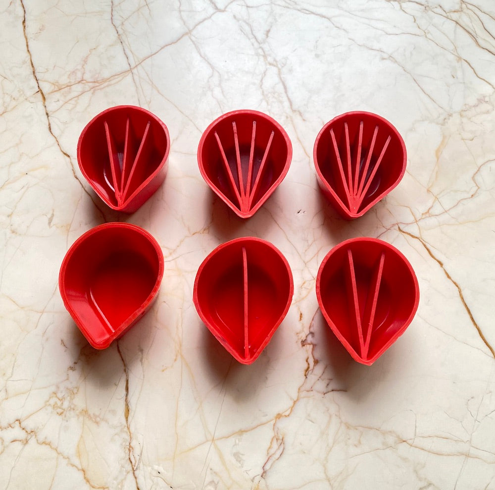 6 pc Rainbow pouring cup set